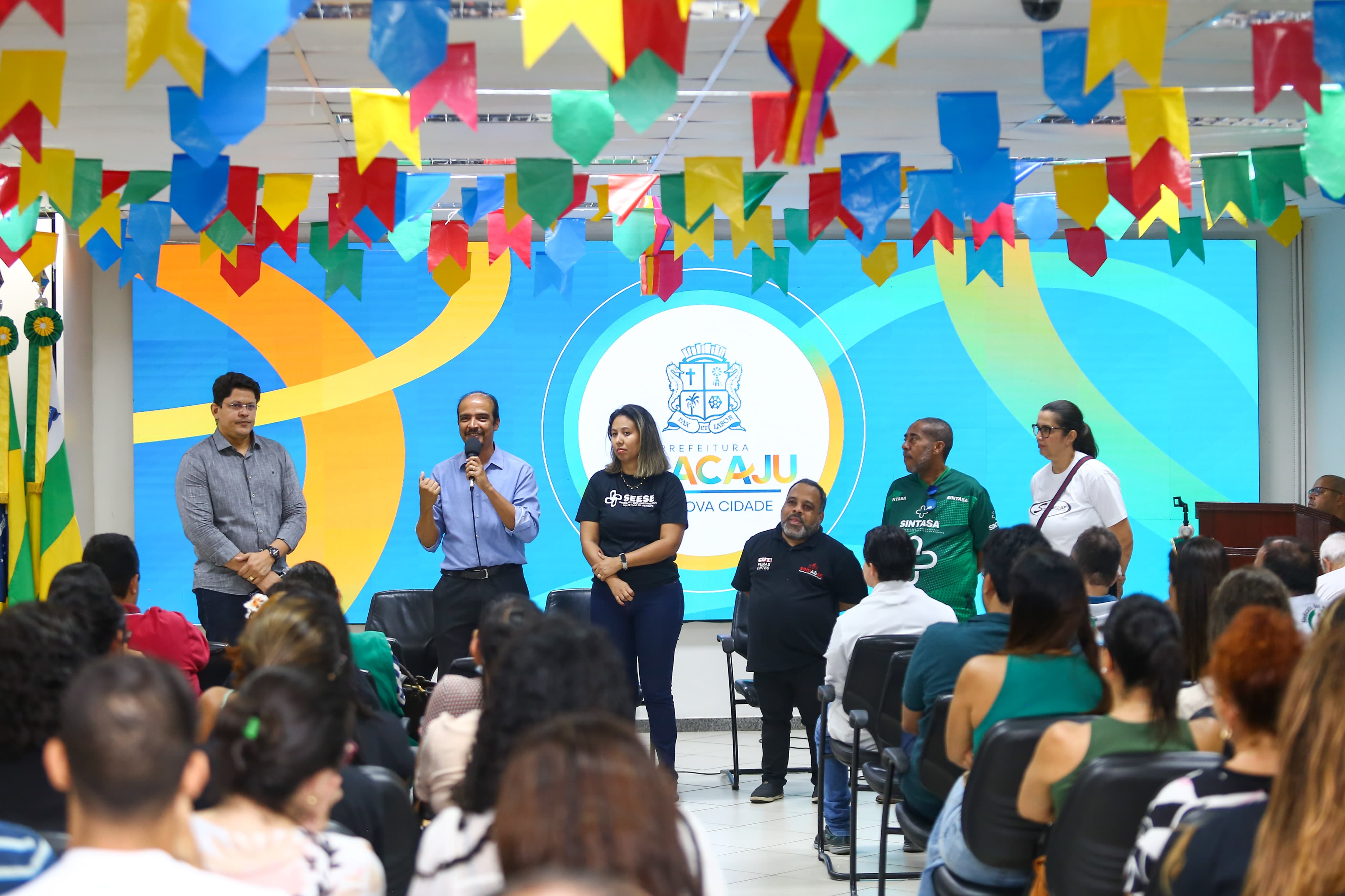 Prefeitura de Aracaju dialoga com servidores da saúde sobre reajuste ...