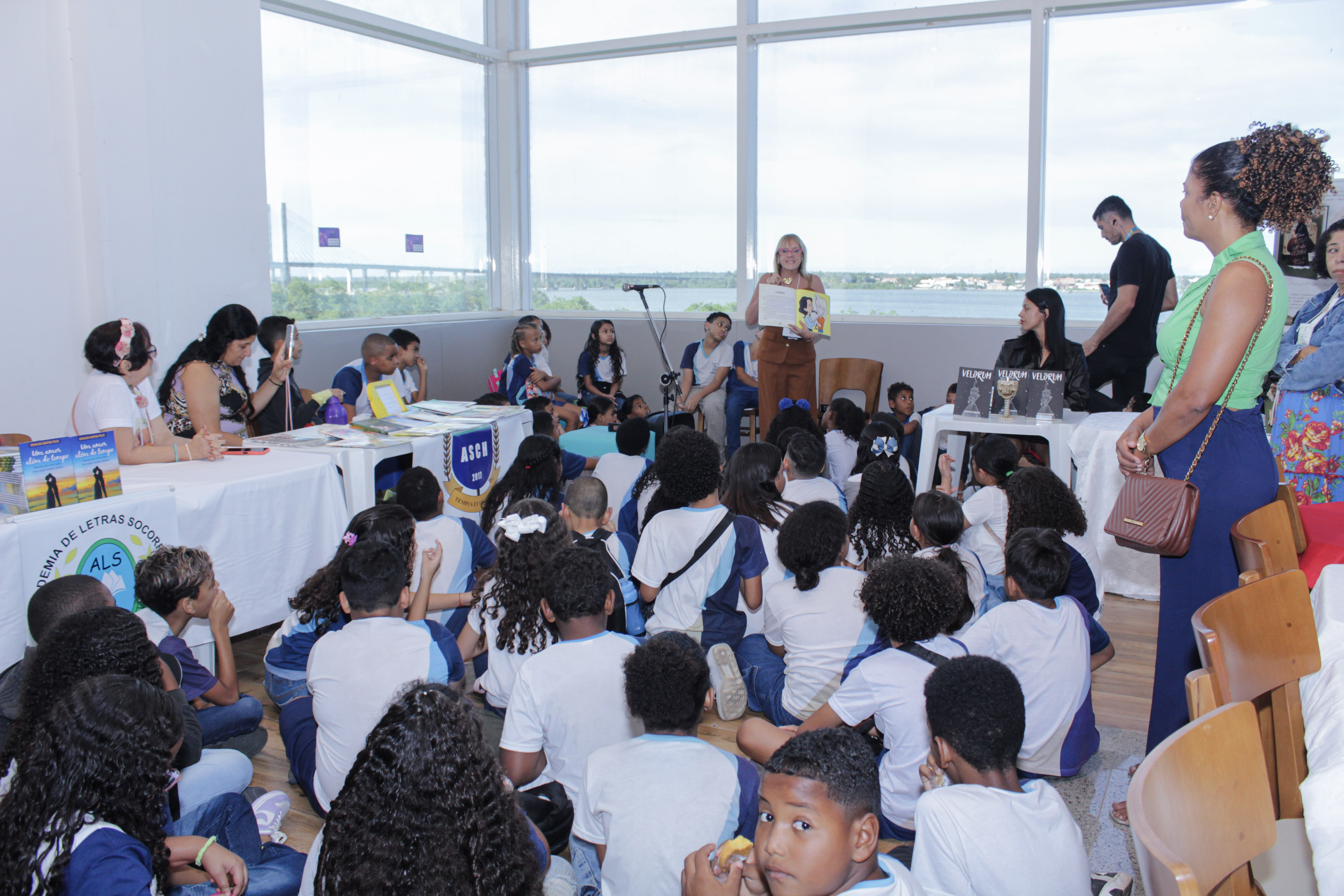 Alunos da rede municipal visitam Festival Literário no Aracaju Parque ...